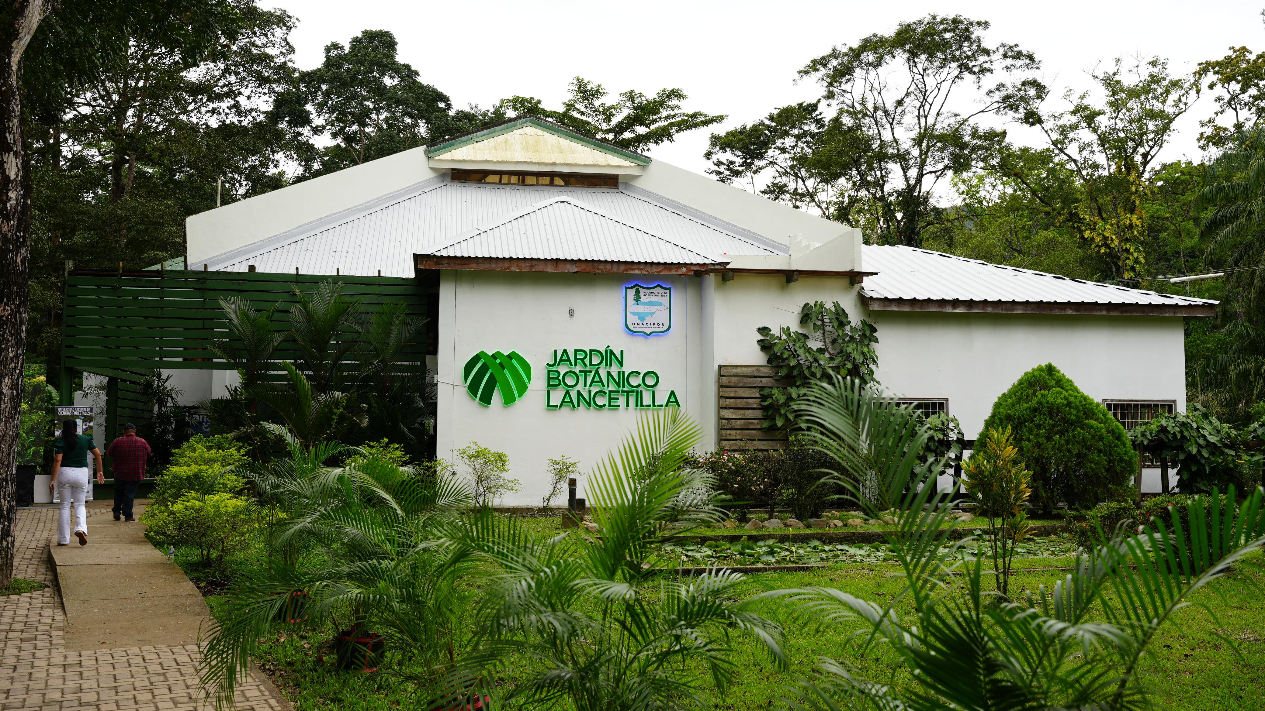 Reabren moderno Centro de Visitantes del Jardín Botánico Lancetilla ...