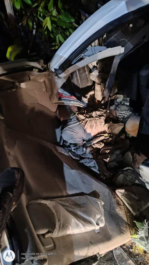 Un muerto y dos heridos tras violento choque contra poste en el Anillo ...